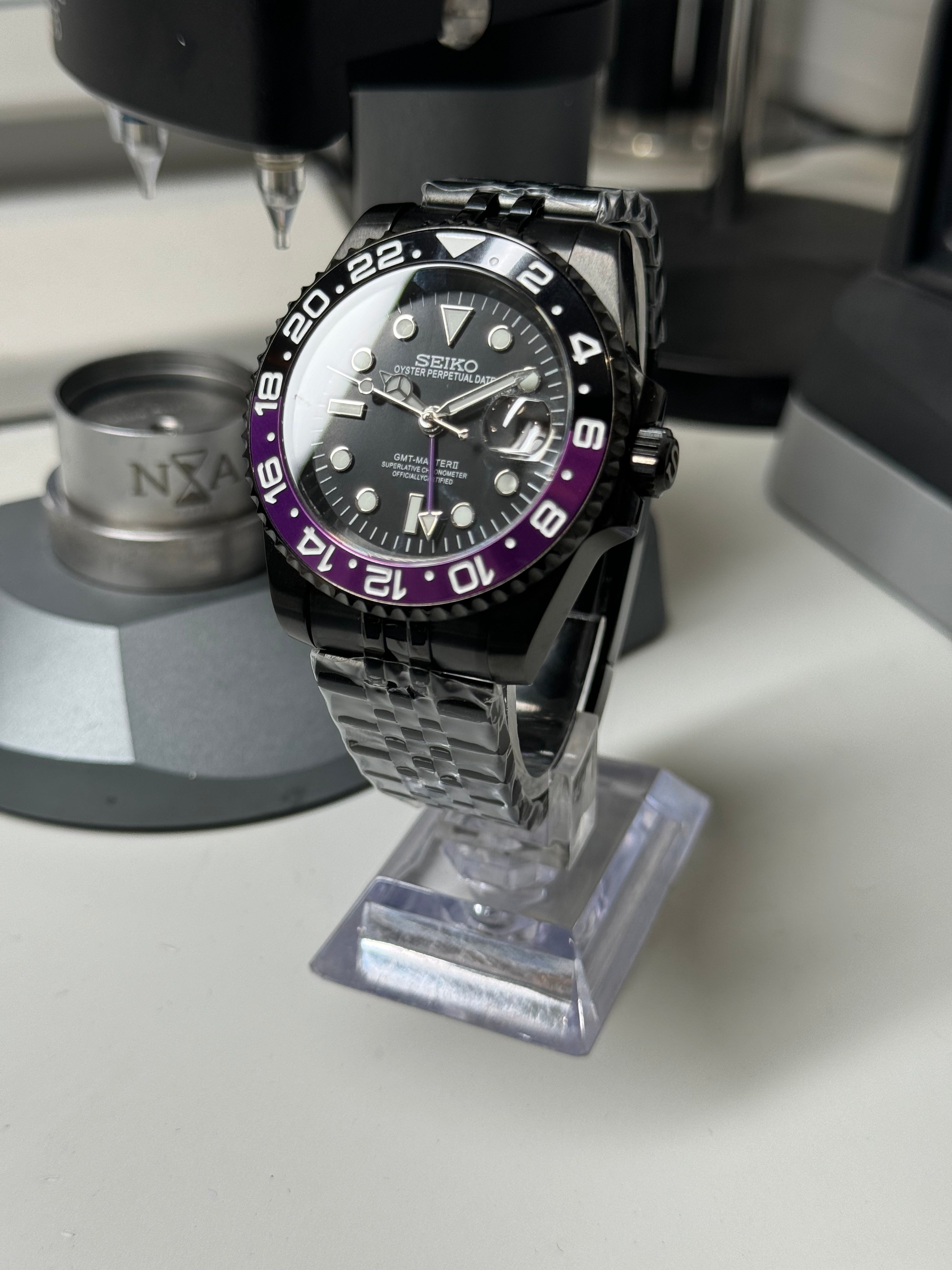 Seiko MOD - GMT JOKER PVD NOIR full black – Atelier N.A Timekeeping
