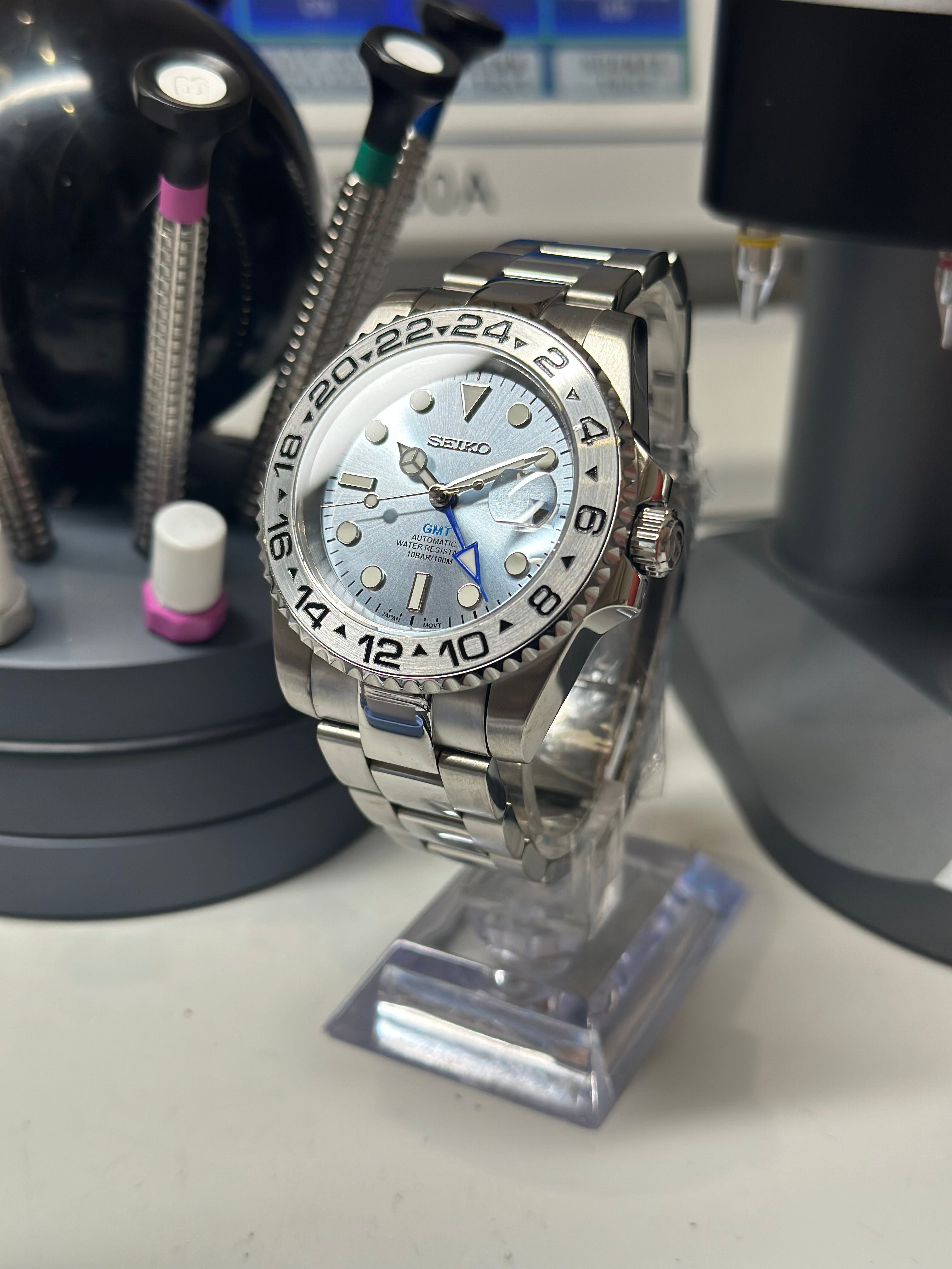 Seiko MOD - GMT Aluminium Monochrome Ice blue Platinium – Atelier N.A ...