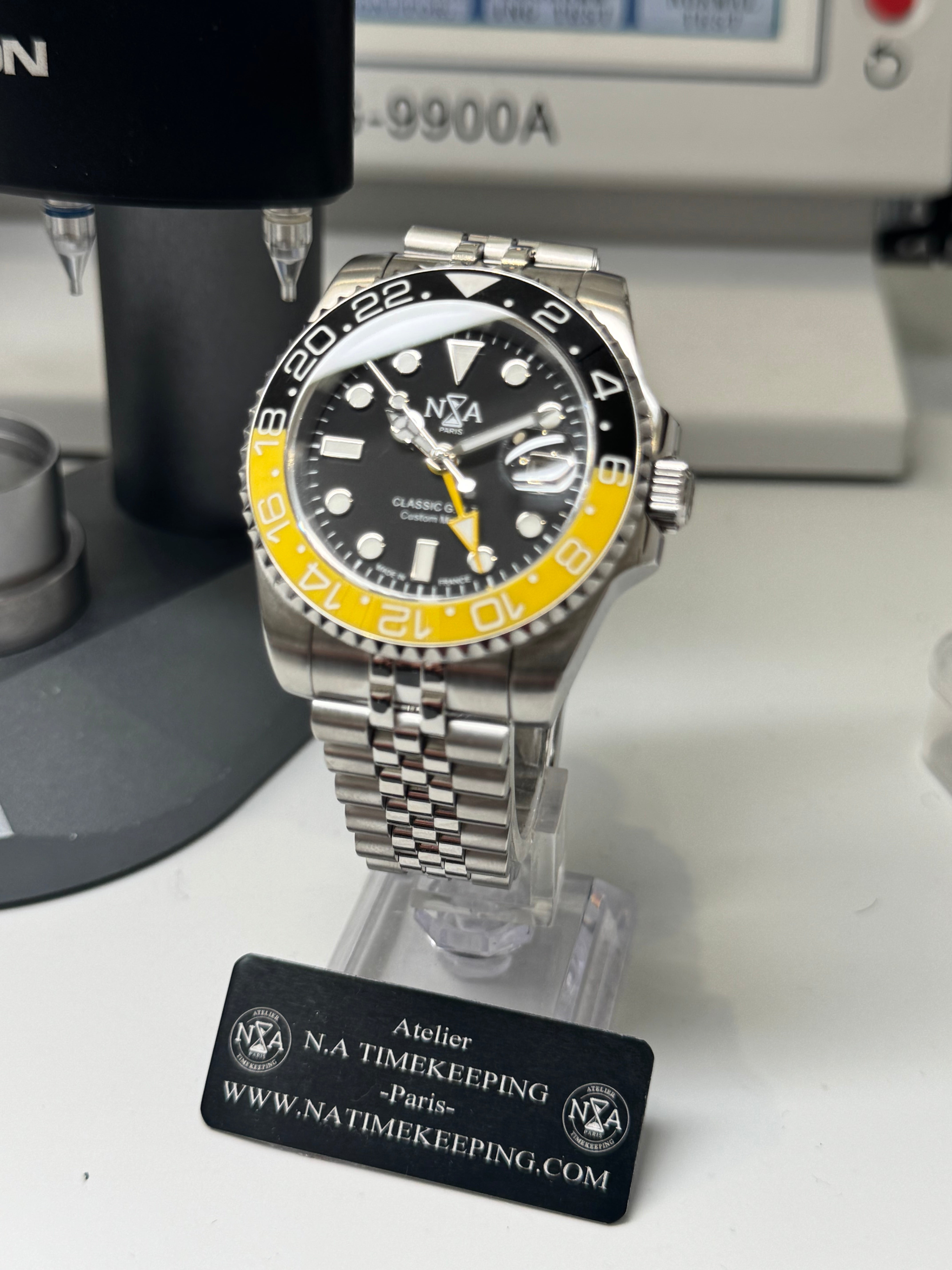 Seiko MOD - N.A Classic GMT Céramique Noir/Jaune BUMBLEBEE – Atelier N ...