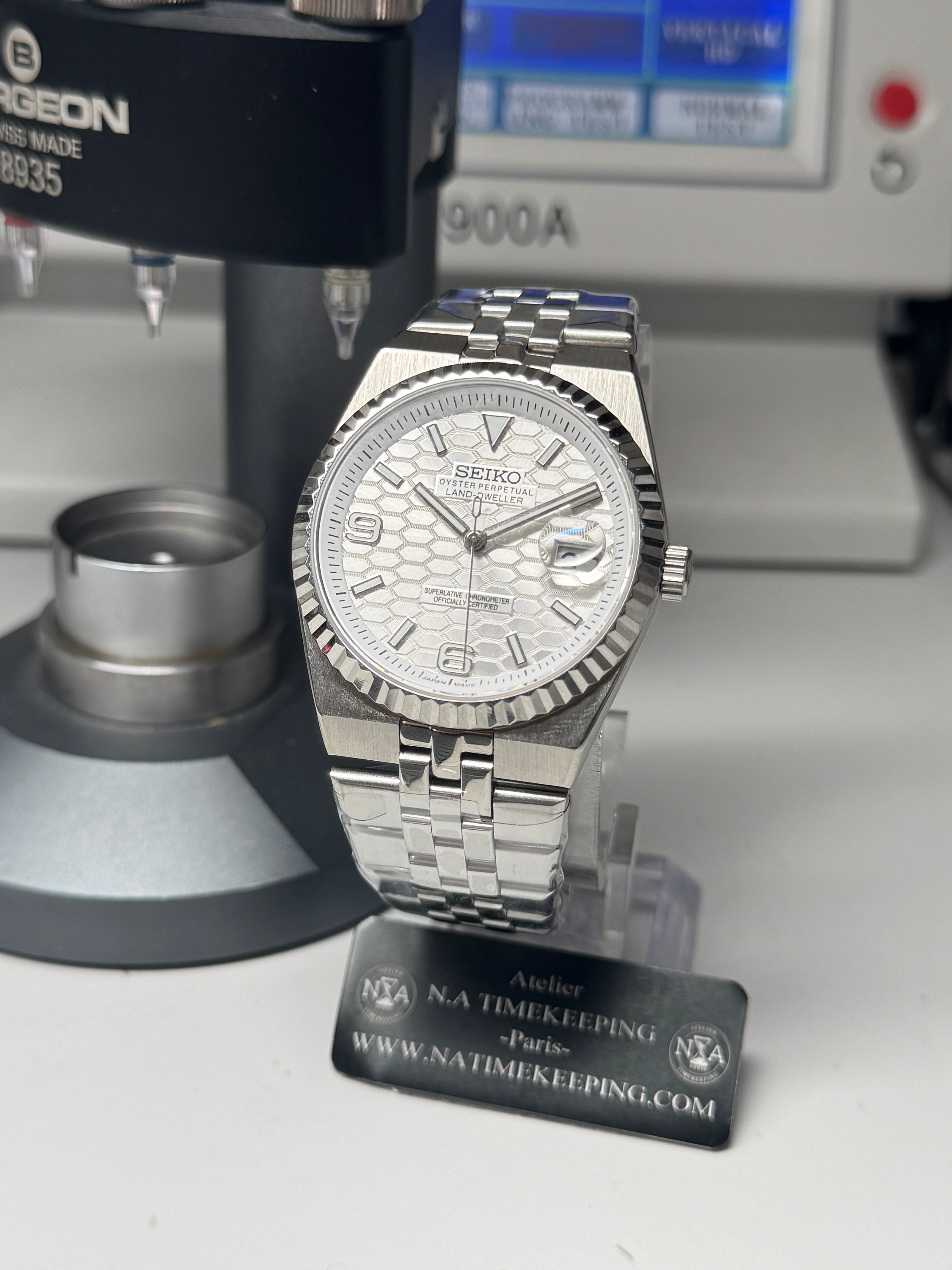 Seiko Mod - Land Dweller Pièce Unique 40mm cadran gauffré Blanc silver ...